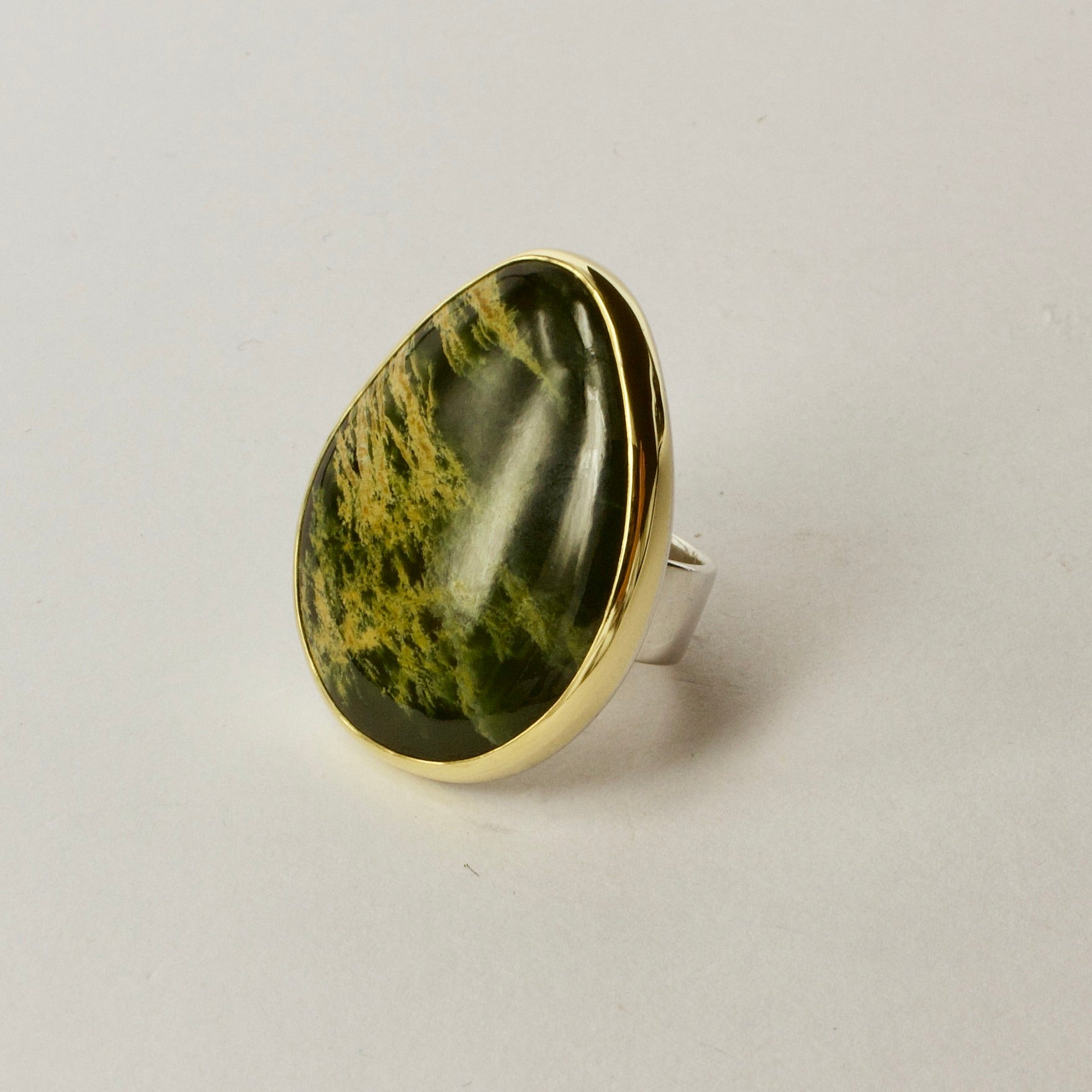 RW264: Pounamu ring – Quadrant Gallery