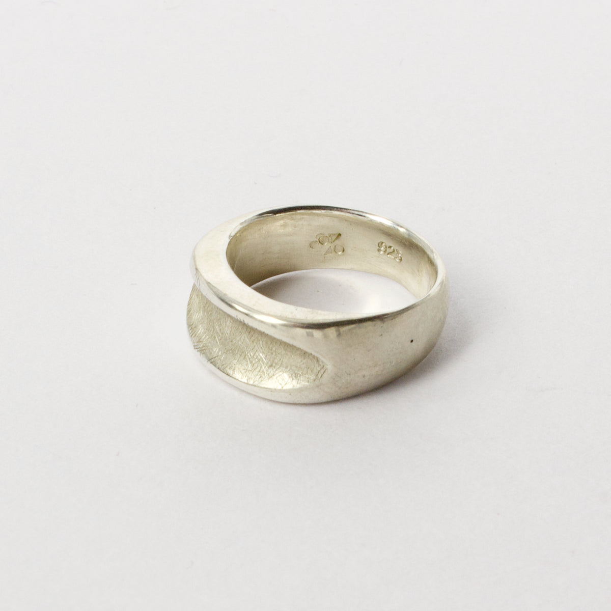 RK05: Concave ring – Quadrant Gallery