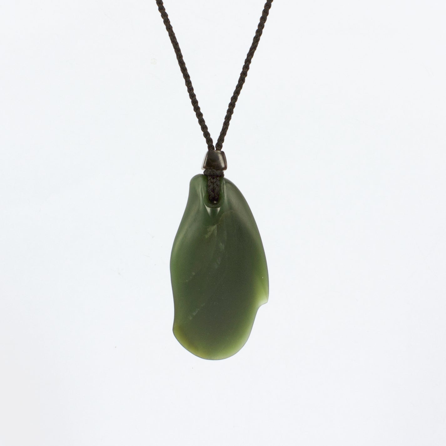 SM253: Pounamu whale form pendant – Quadrant Gallery